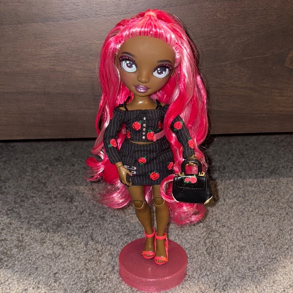 Rainbow High | Toys | Rainbow High Daria Roselyn Doll | Poshmark